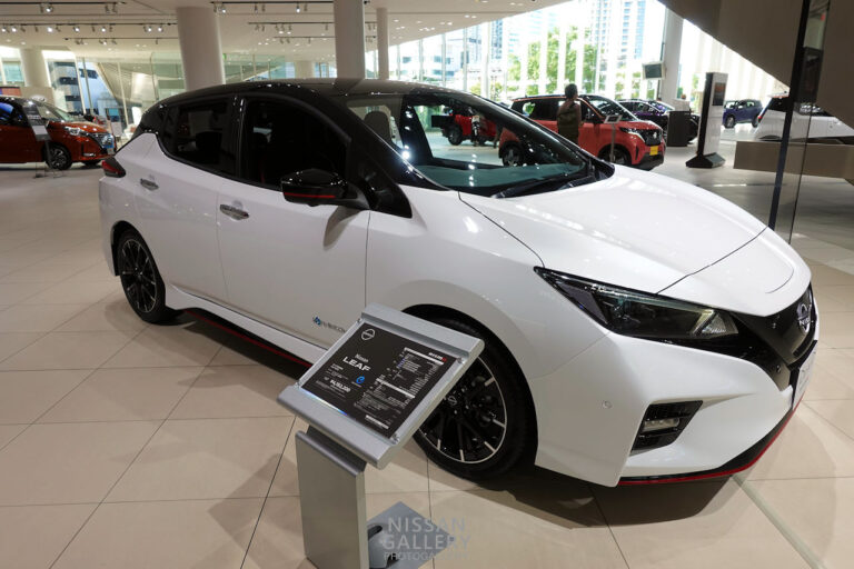 日産リーフ(ZAA-ZE1型)のボディカラー(2022年仕様変更) | 日産ギャラリーフォトギャラリー